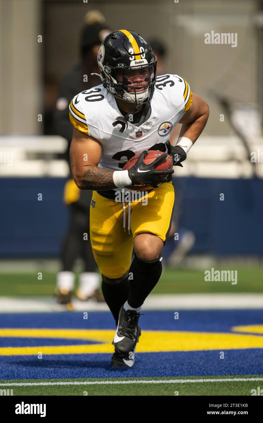 Pittsburgh Steelers running back Jaylen Warren (30) runs with the ball ...
