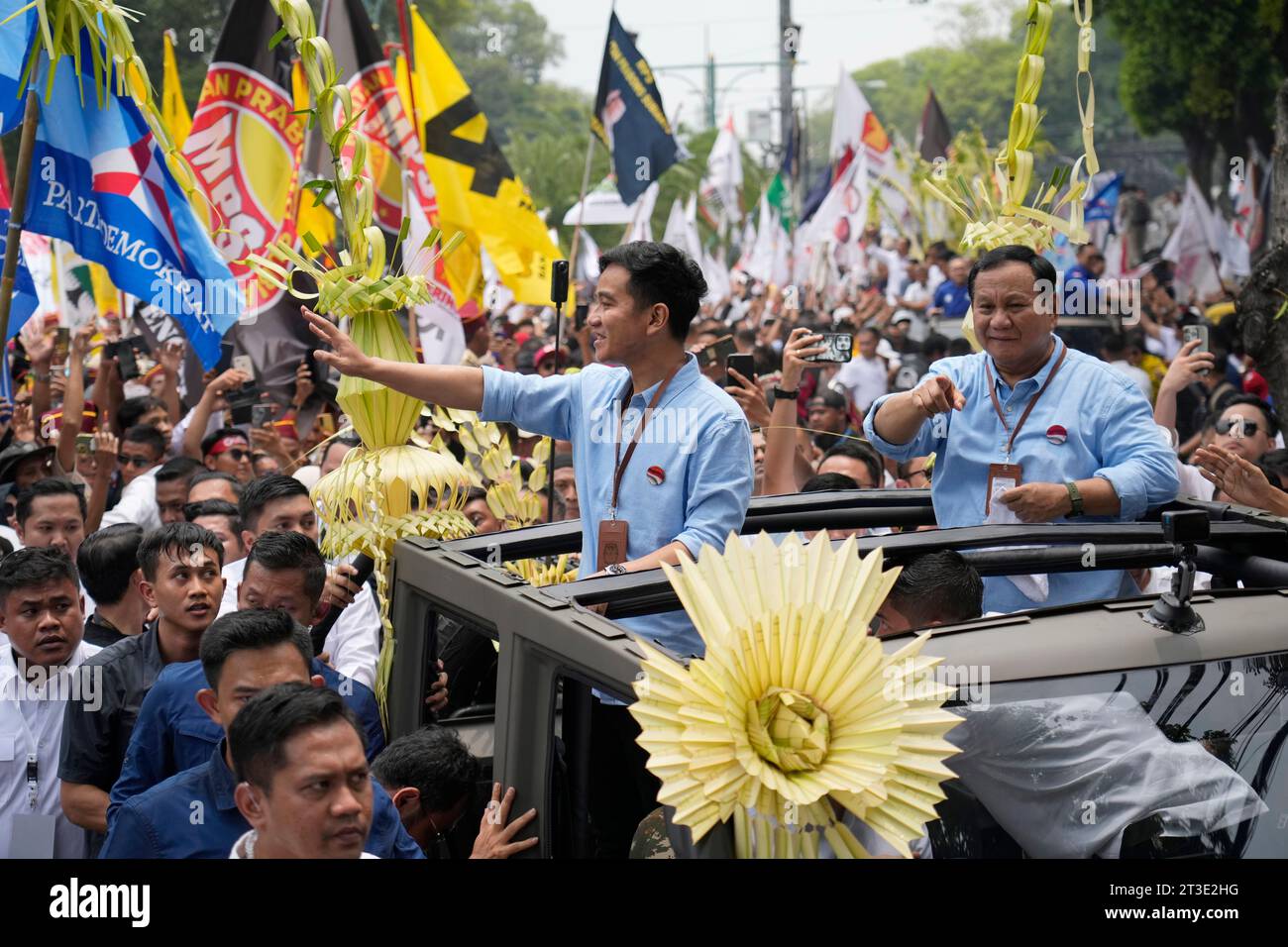Presidential candidate Prabowo Subianto, right, and his running mate ...