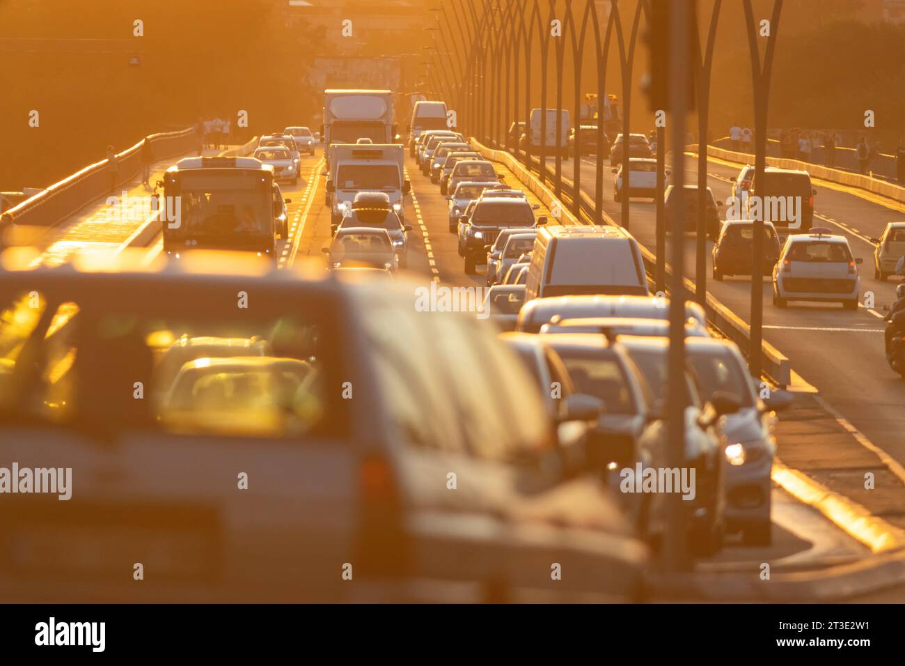 Busy cars line up hi-res stock photography and images - Alamy