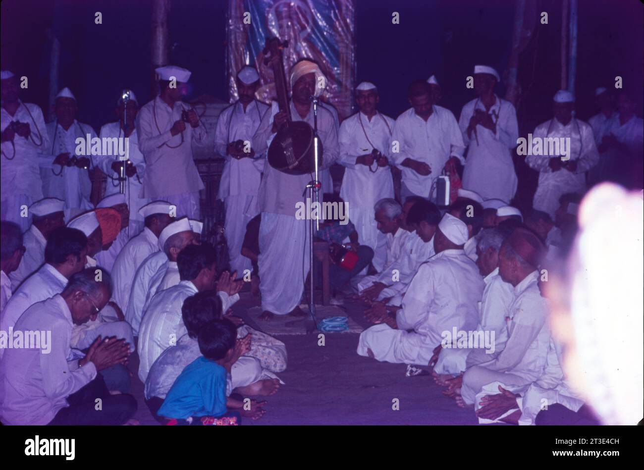 Bhakti bhajan hi-res stock photography and images - Alamy