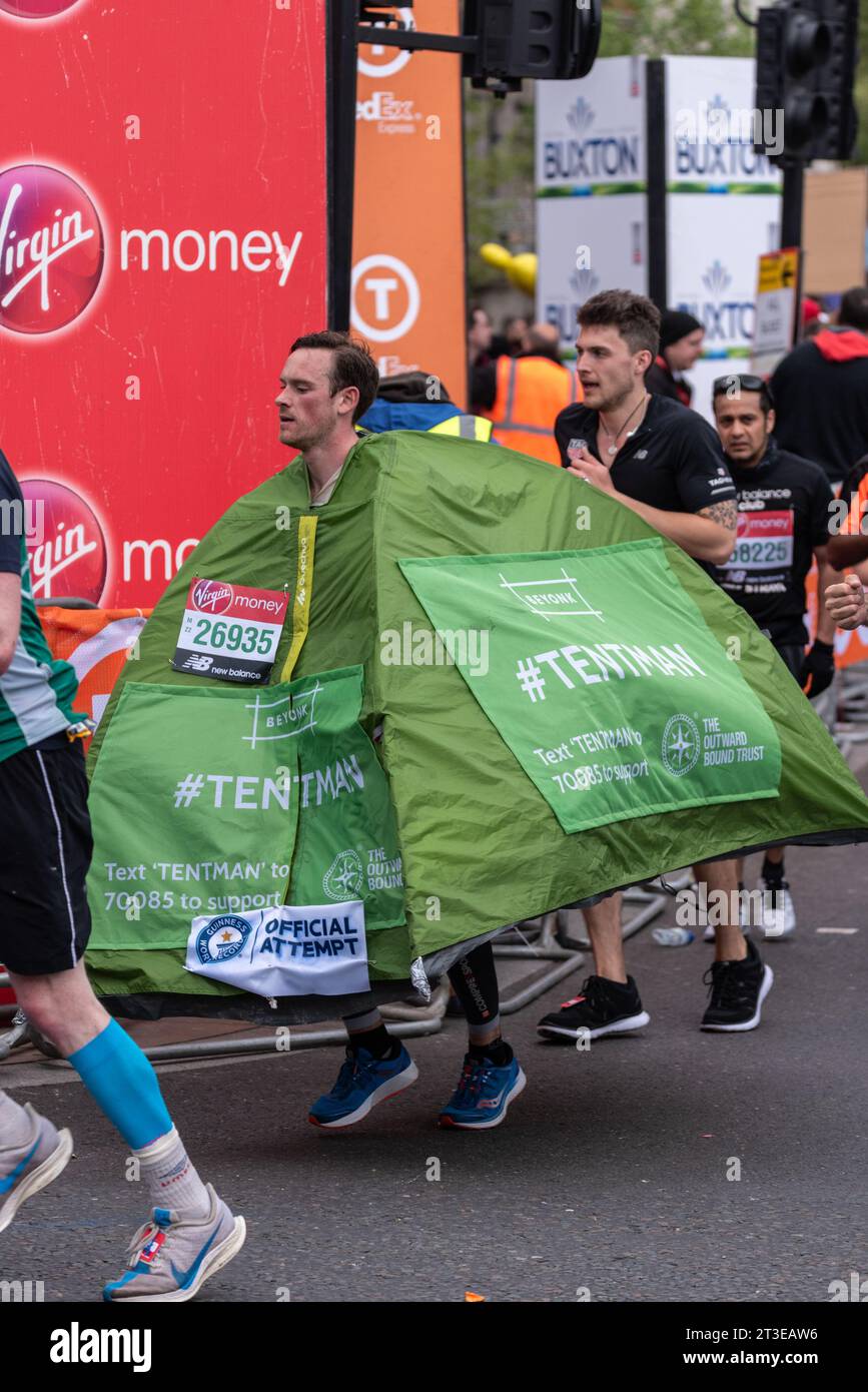Oscar White (aka Tent Man) running in the London Marathon 2019. Fastest ...