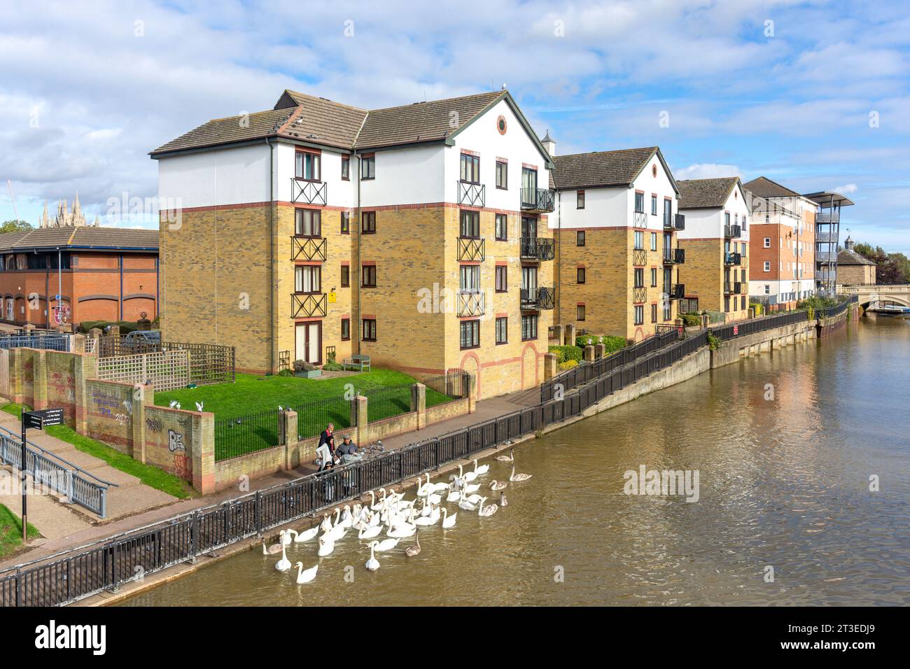 Modern riverside apartments, Henry Penn Walk, Rivergate, Peterborough ...