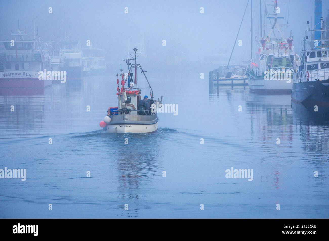 Rostock, Germany. 25th Oct, 2023. A fisherman sails his cutter in the ...