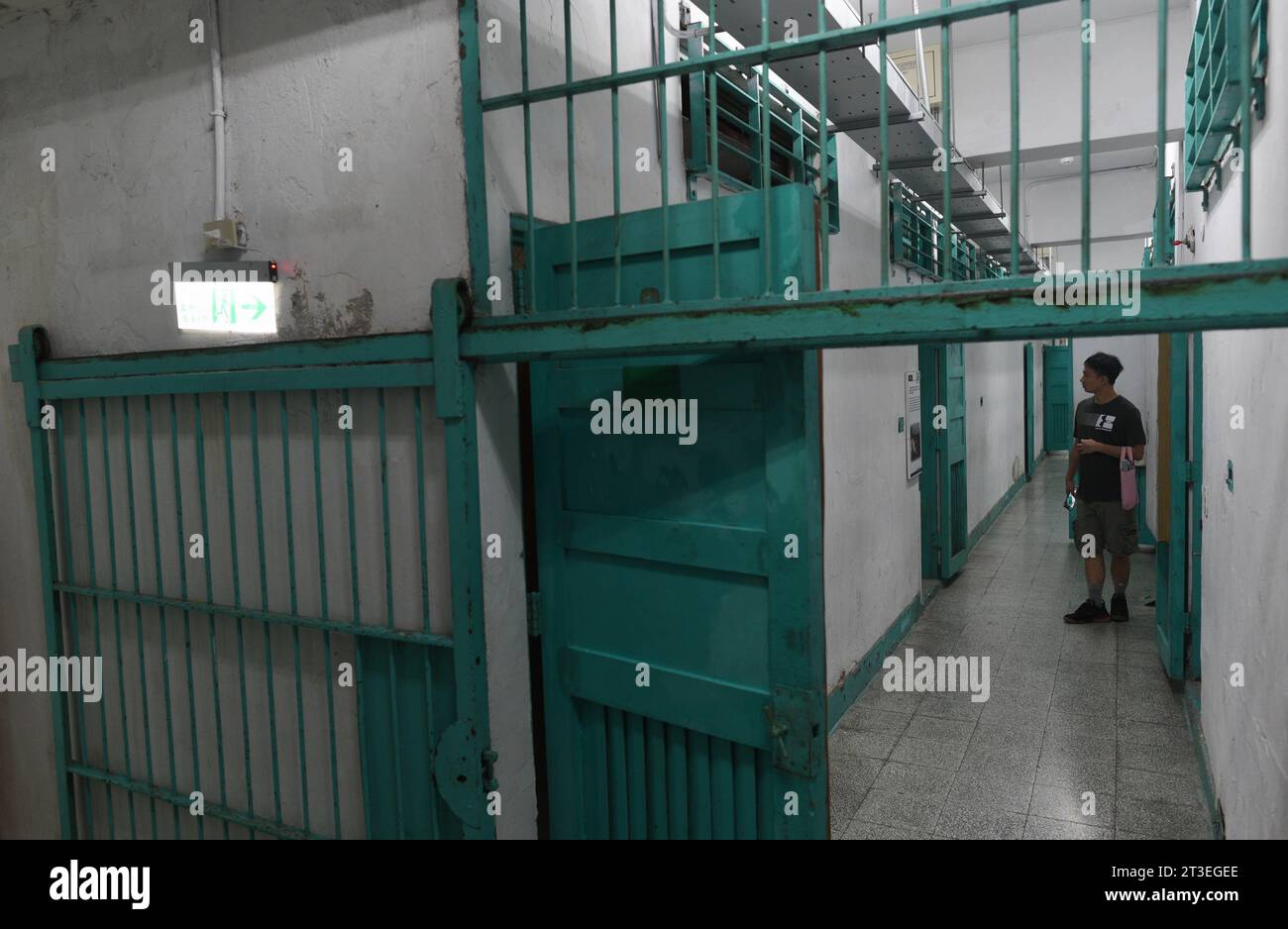 STRICTLY NO SALES TO FRENCH MEDIA OR PUBLISHERS - RIGHTS RESERVED ...