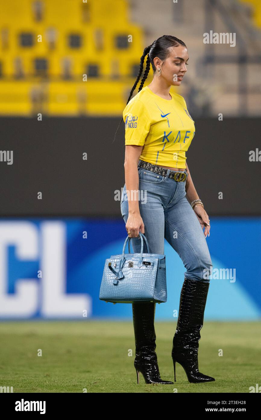 Georgina Rodriguez walks on the pitch with a blue Birkin Alligator ...