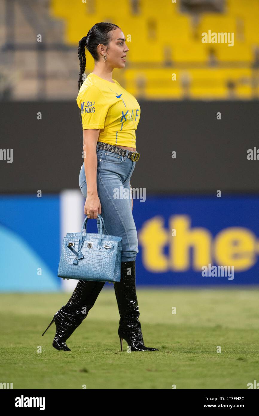 Georgina Rodriguez walks on the pitch with a blue Birkin Alligator ...