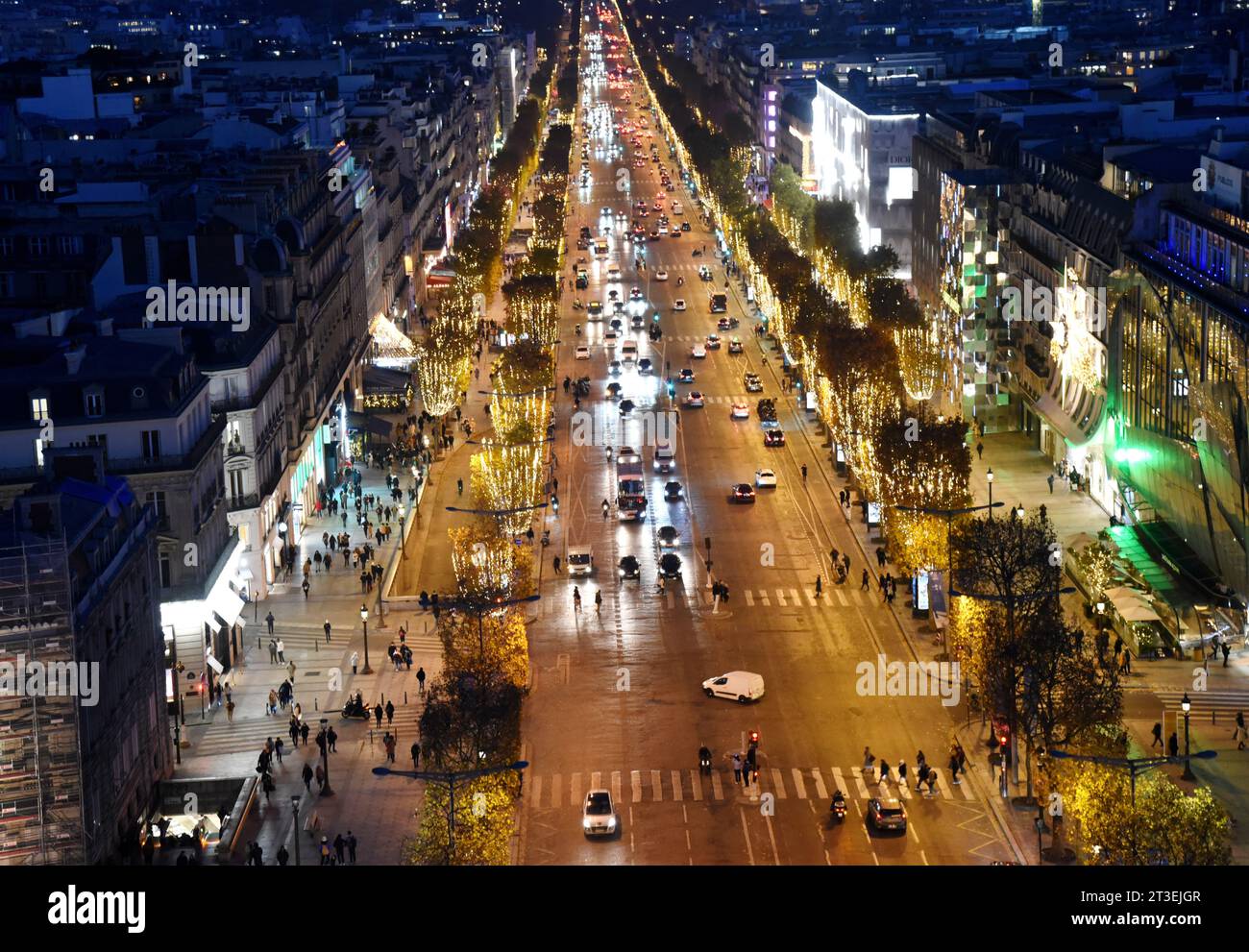 Avenues champs elysees hi-res stock photography and images - Alamy