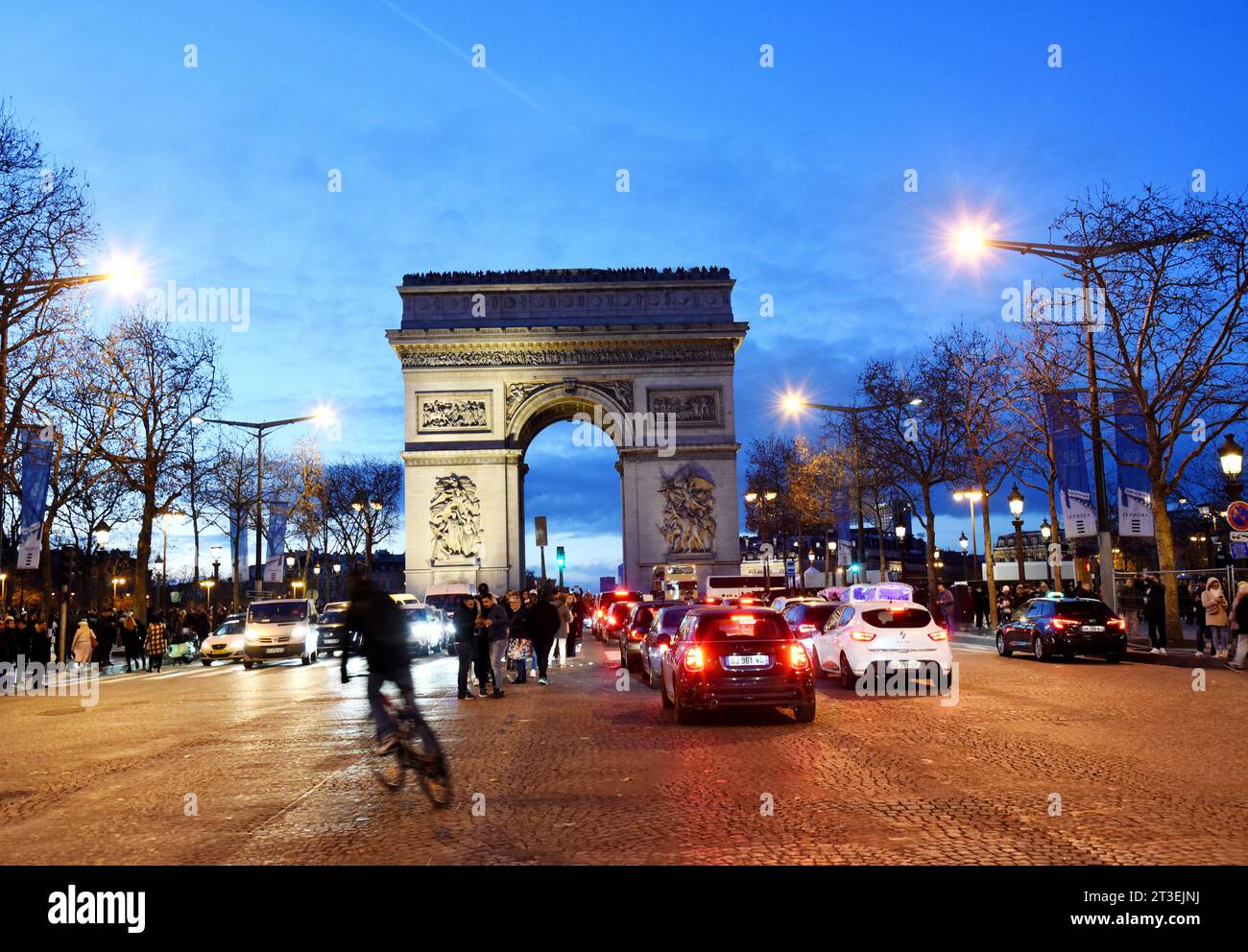 Paris (France): the Arc de Triomphe (Triumphal Arch) in “place de ...