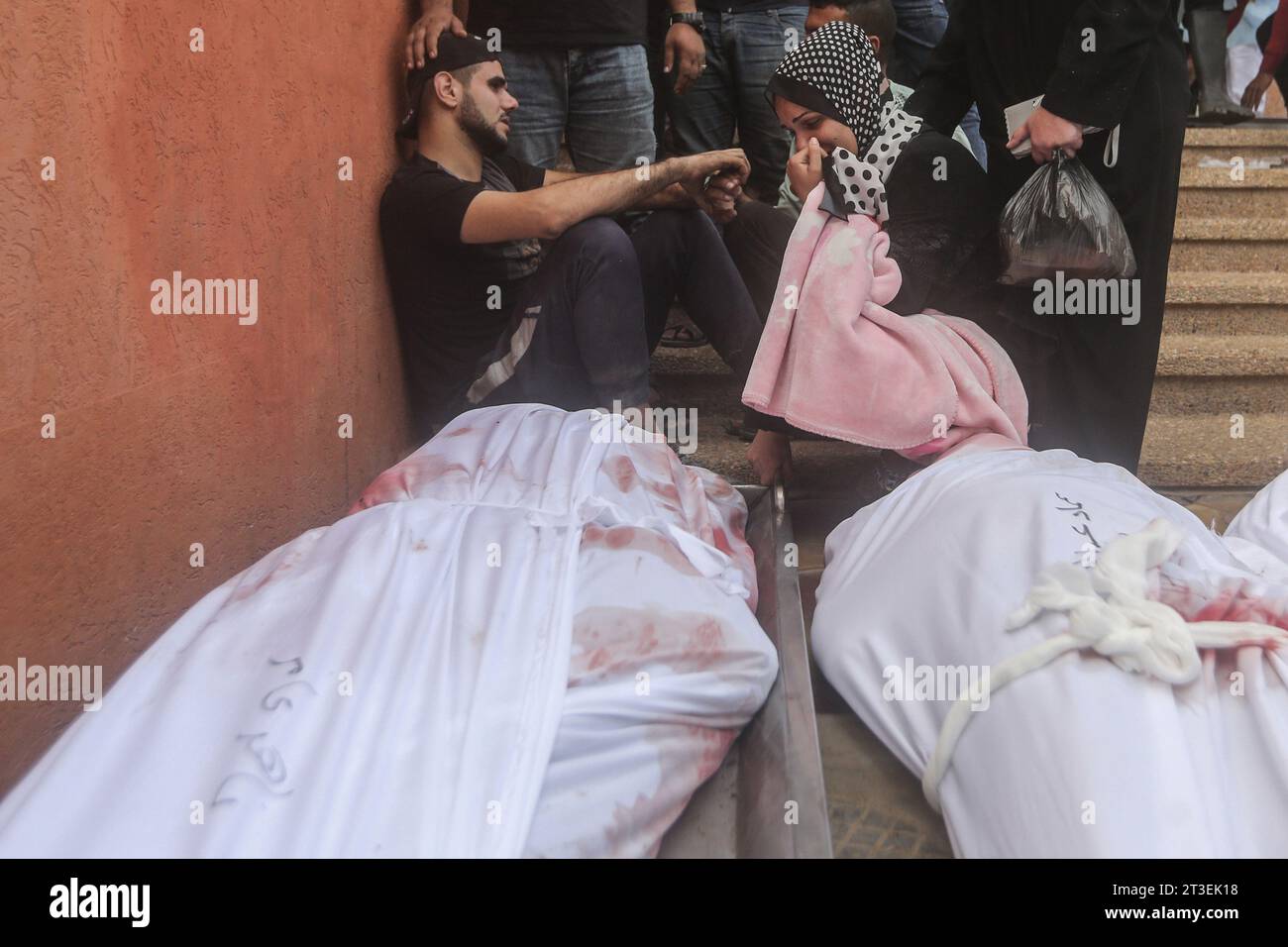 Khan Yunis, Palestinian Territories. 25th Oct, 2023. Palestinians ...