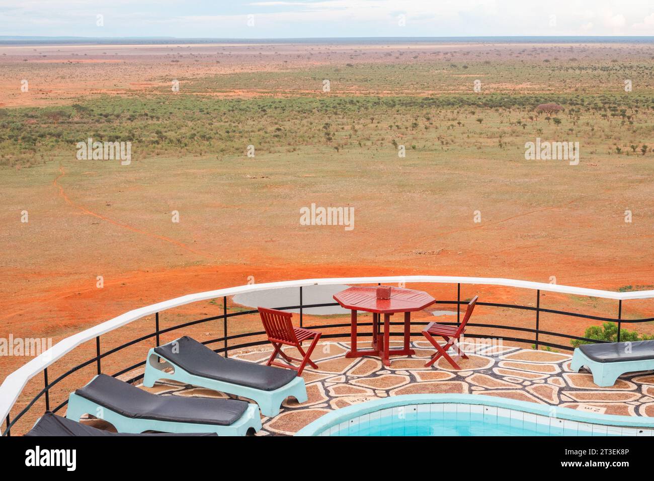 African safari lodge pool and wildlife hi-res stock photography and ...