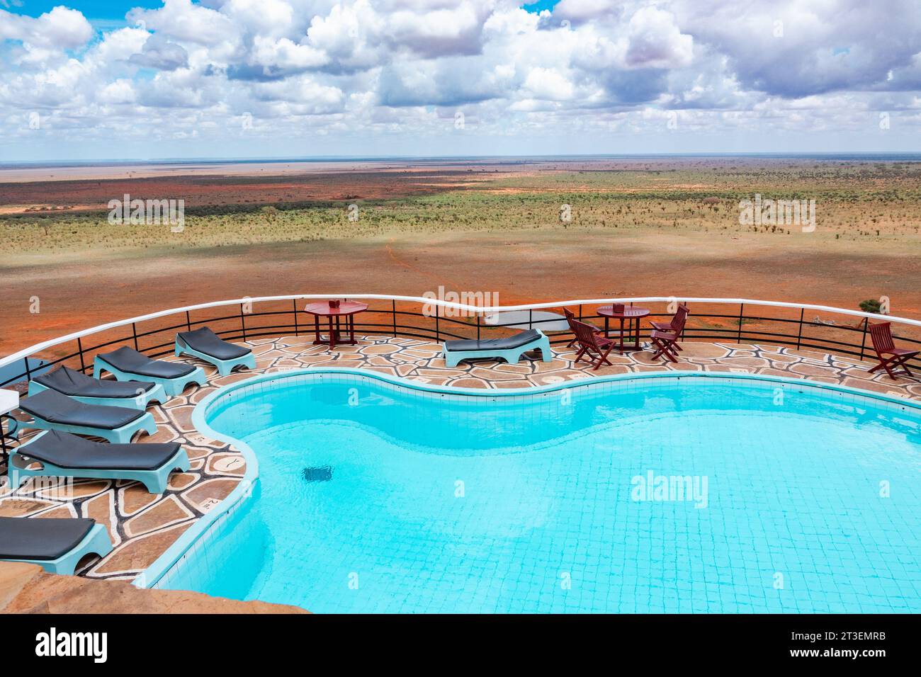 African safari lodge pool and wildlife hi-res stock photography and ...