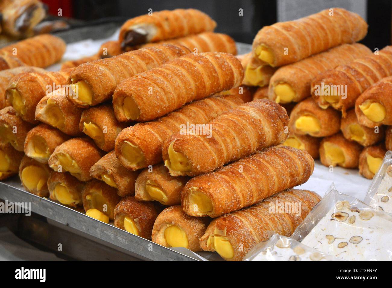 Cannoli with custard cream in a pastry shop Stock Photo - Alamy