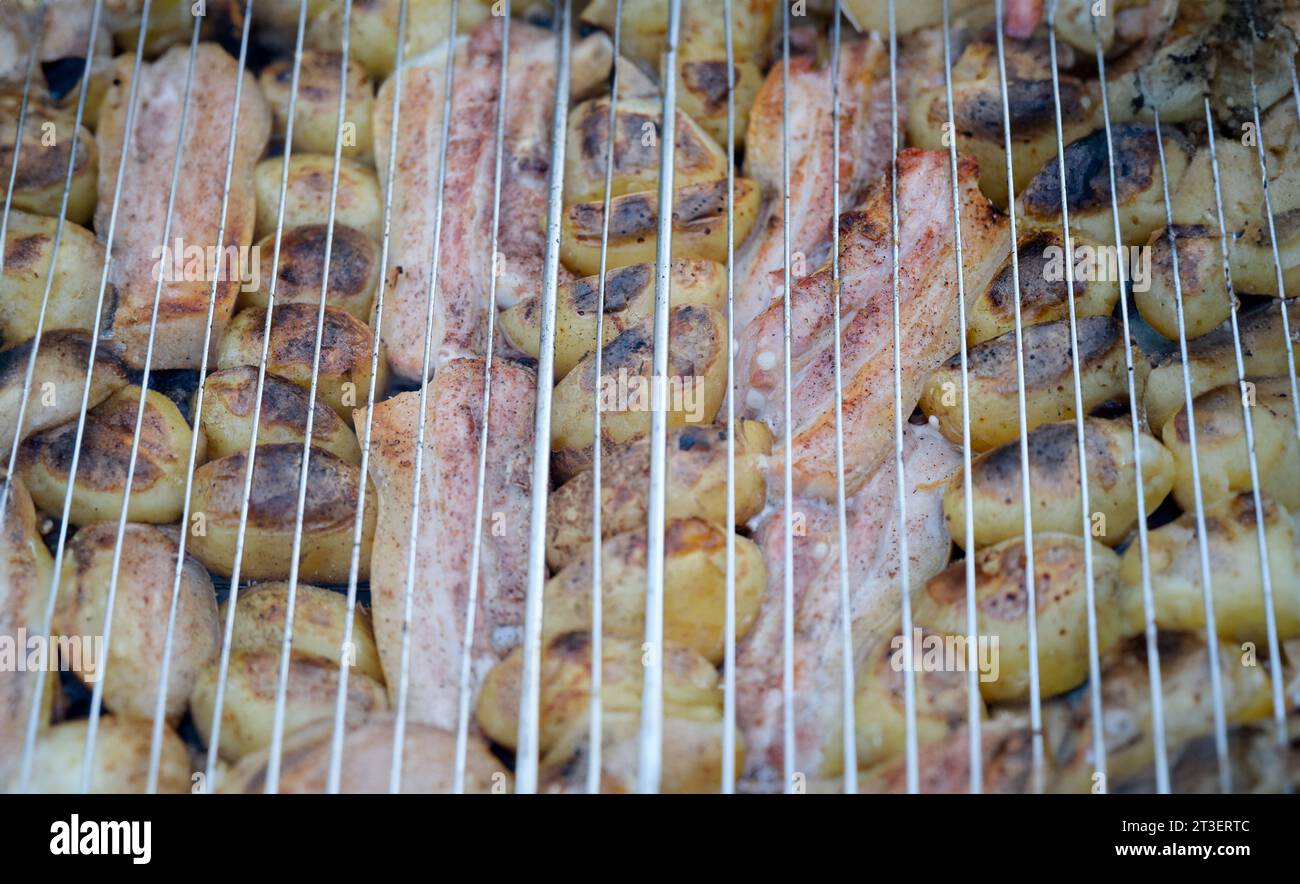 Wire bbq rack hi-res stock photography and images - Alamy