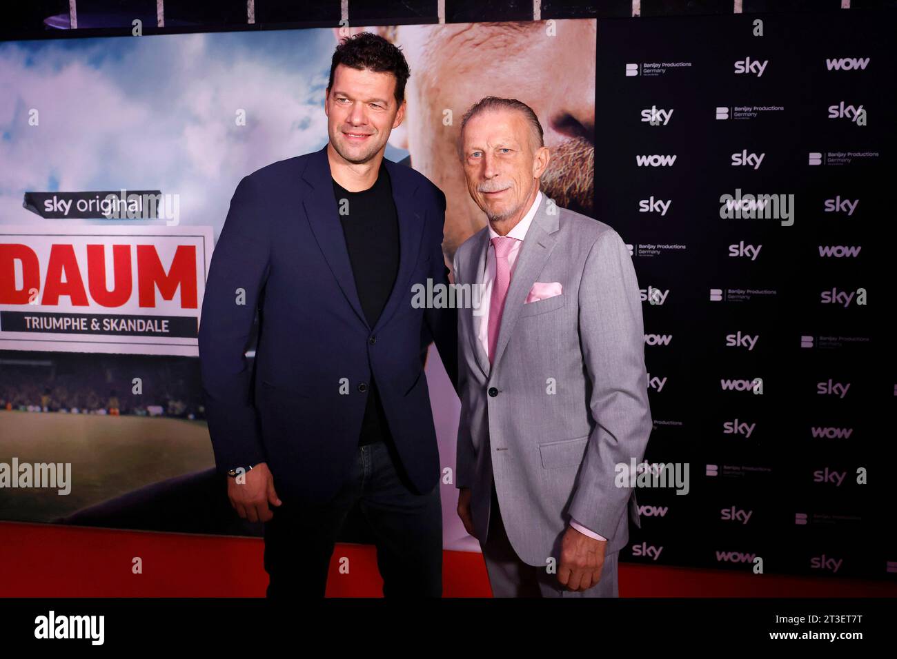 Fußballer Michael Ballack und Fußballtrainer Christoph Daum bei der ...