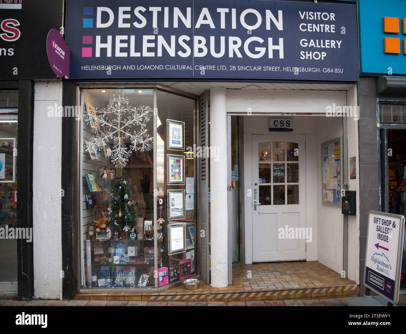 Winter scene christmas window display hi-res stock photography and ...