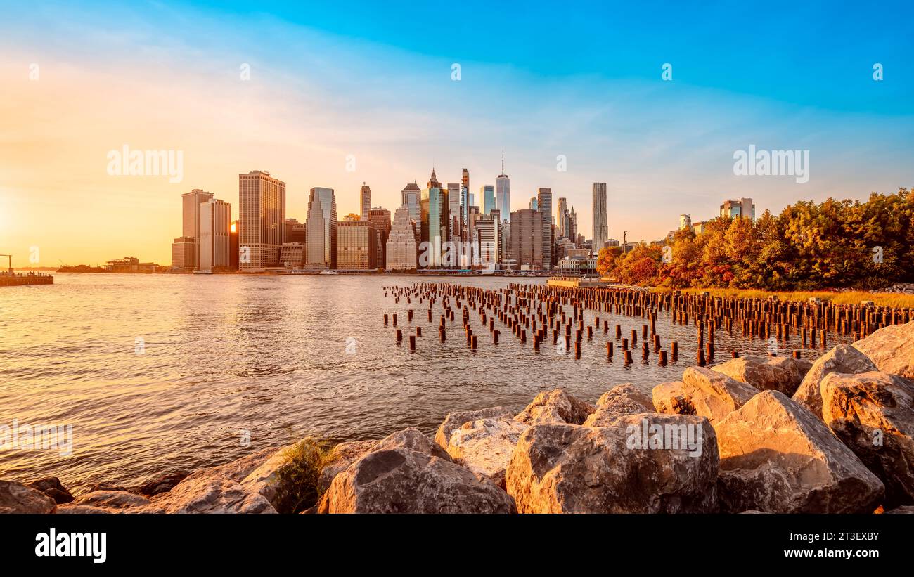 High rise skyline hi-res stock photography and images - Alamy