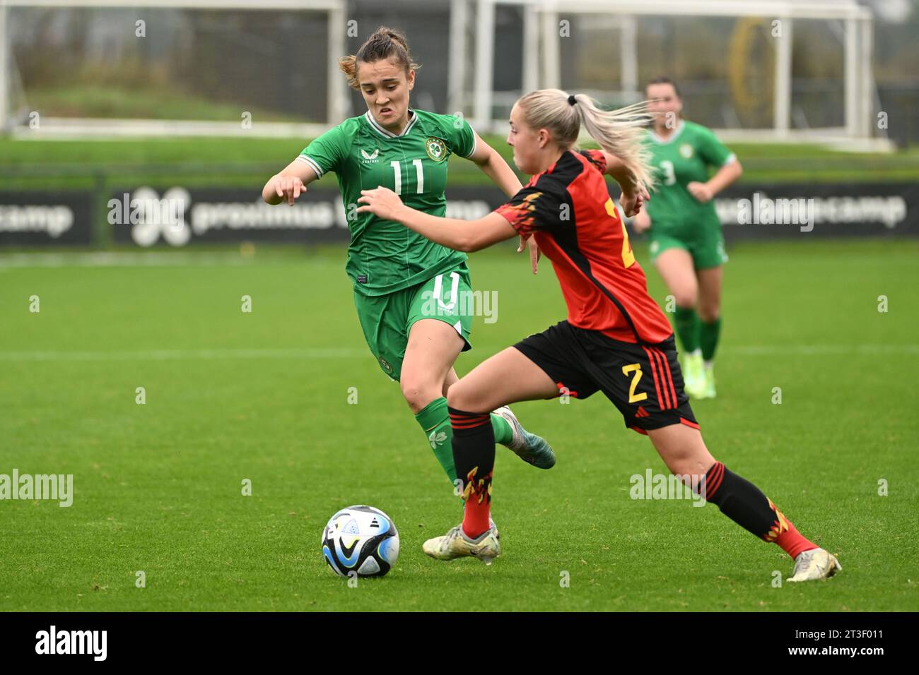 Tubize, Belgium. 25th Oct, 2023. Jodie J Loughrey of Ireland battles ...