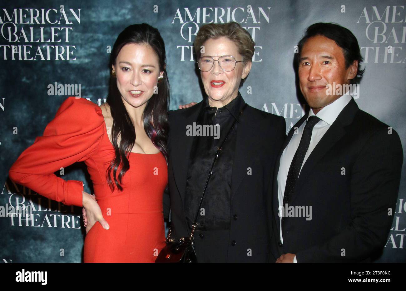 NEW YORK, NY - OCTOBER 24: Elizabeth Chai Vasarhelyi, Annette Bening ...
