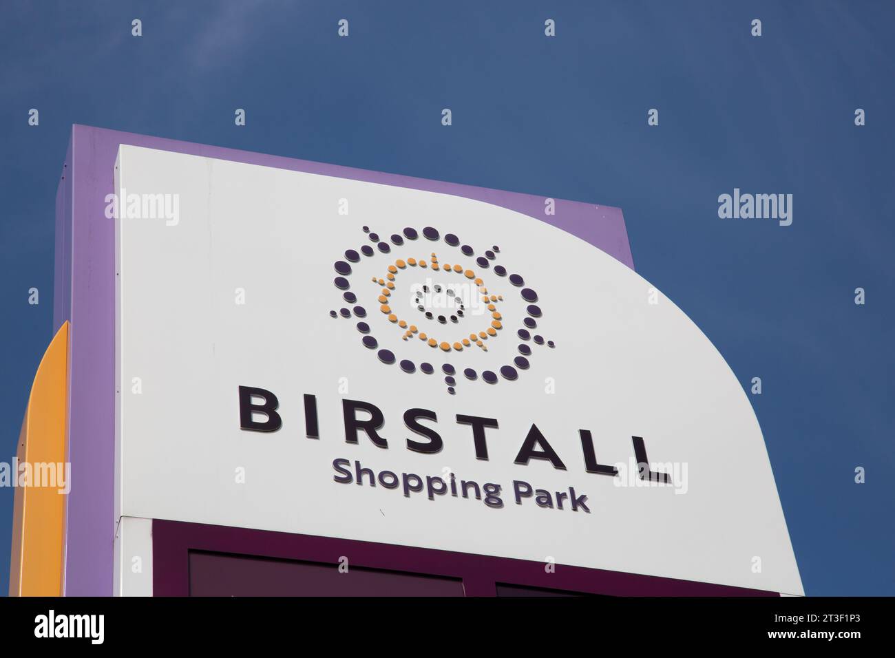 Birstall Shopping Park signage Stock Photo - Alamy