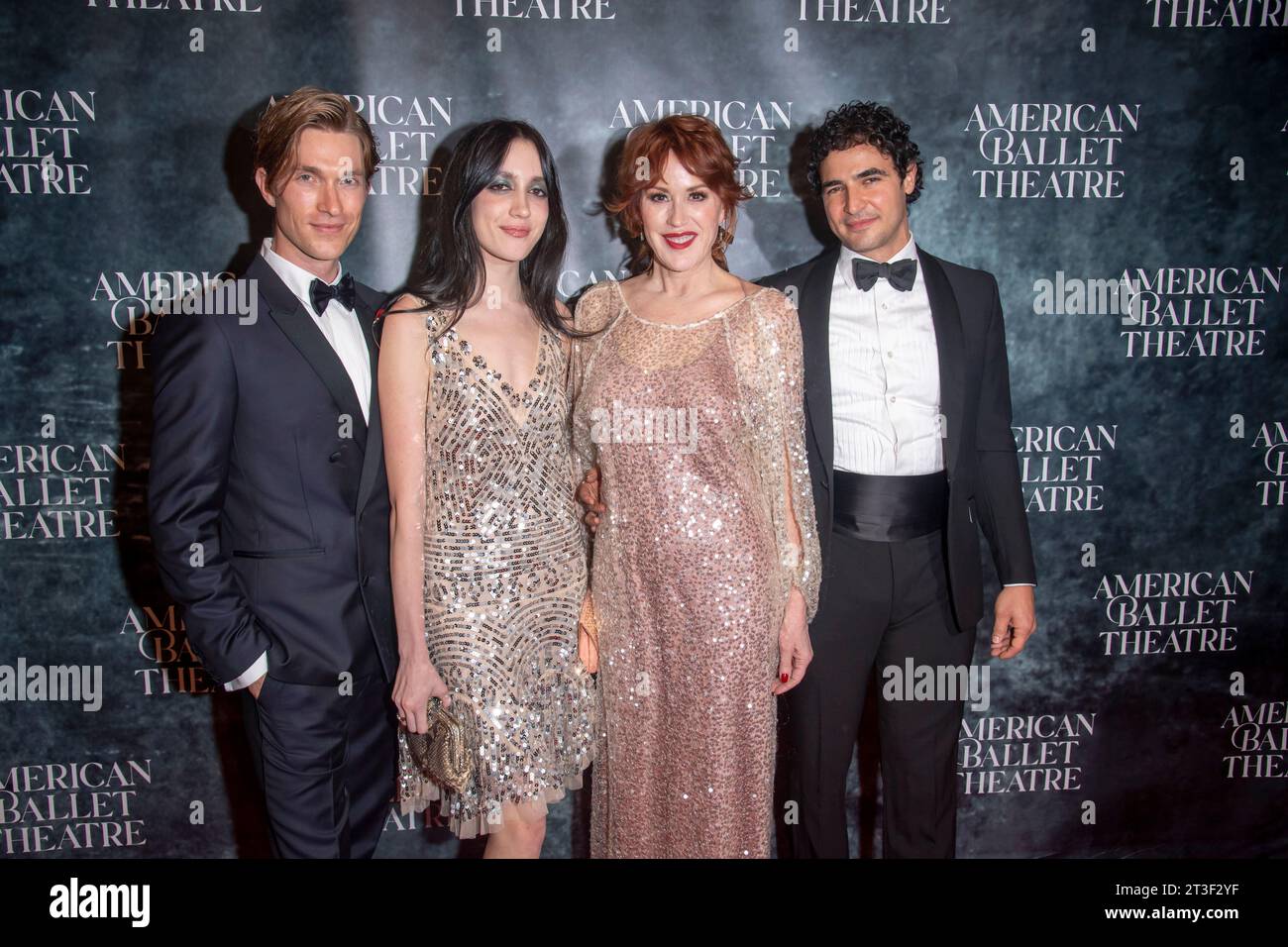 Mathilda gianopoulos and molly ringwald hi-res stock photography and ...