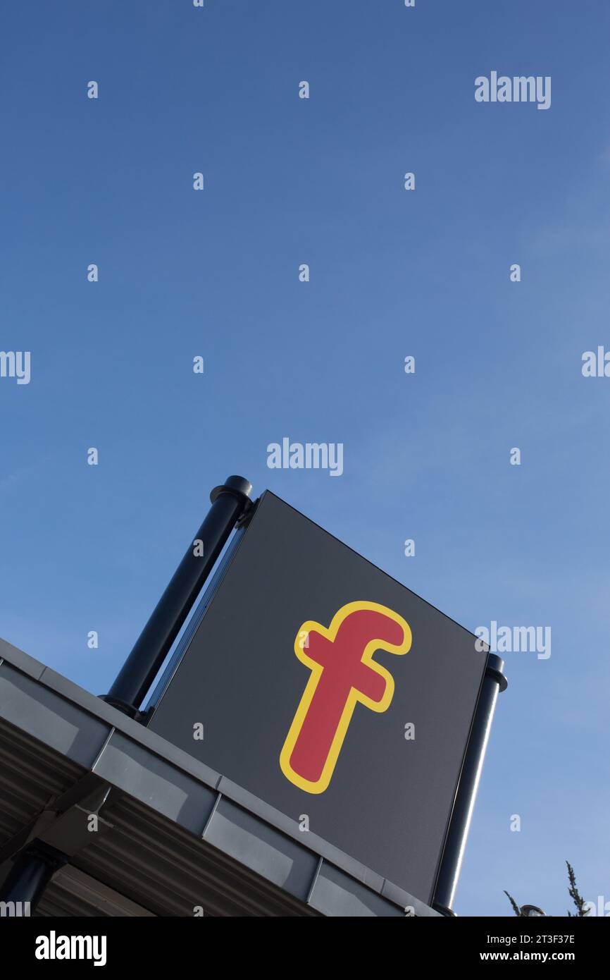 Farmfoods hi-res stock photography and images - Alamy