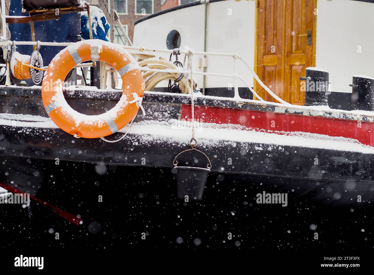 Traditional Dutch ships in harbour under the snow Stock Photo - Alamy