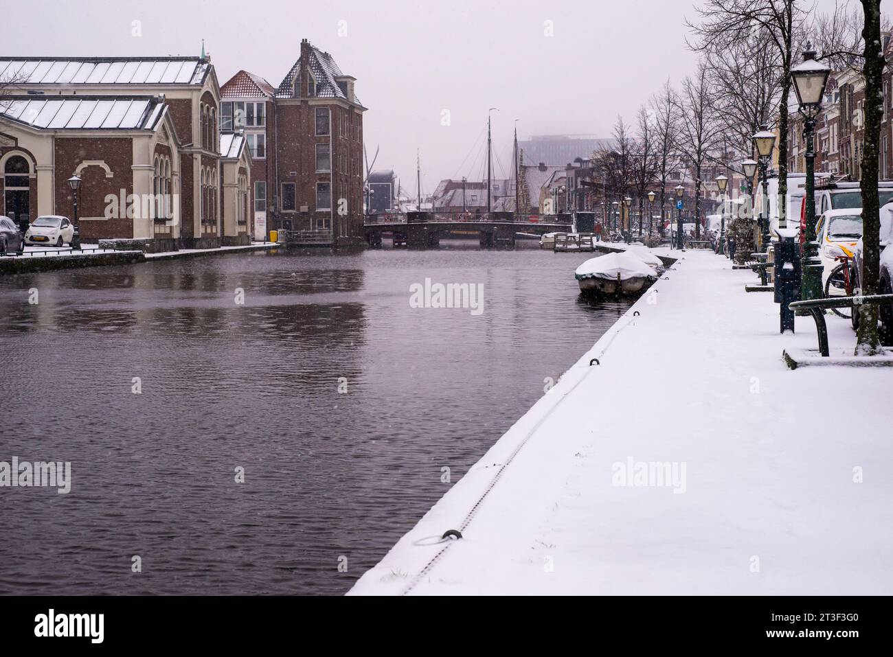 Leiden city center hi-res stock photography and images - Alamy