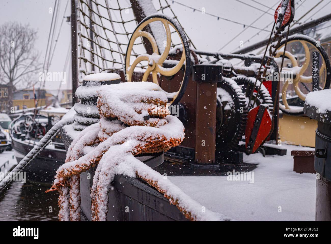 Traditional Dutch ships in harbour under the snow Stock Photo - Alamy