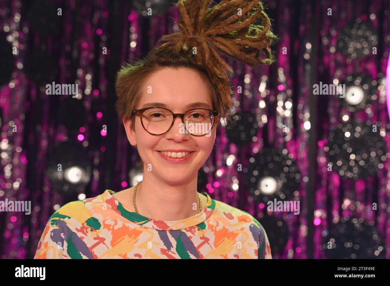 Kabarettistin und Liedermacherin Marie Diot zu Gast bei Ladies Night ...