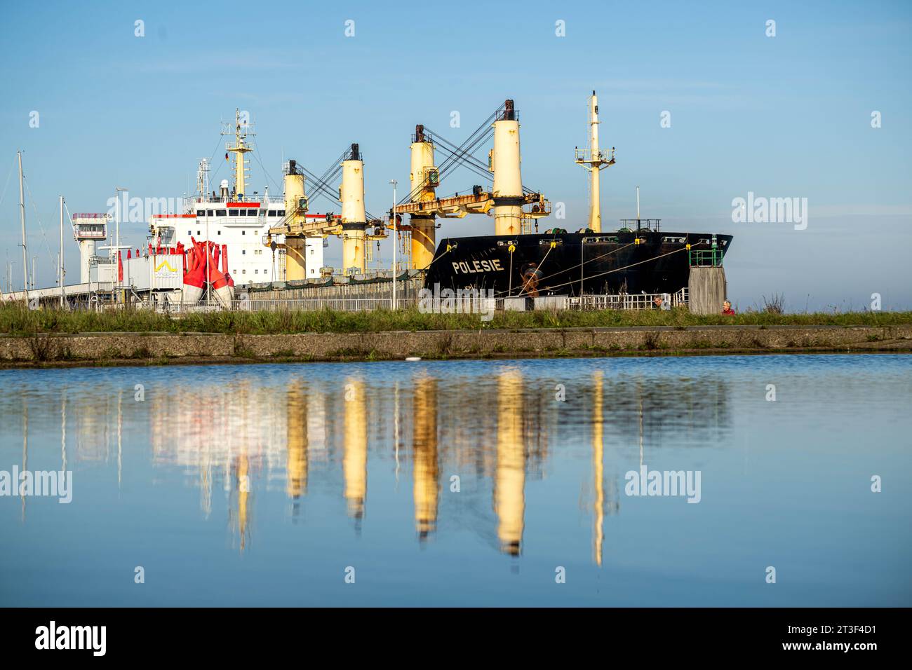 Verity cargo ship hi-res stock photography and images - Alamy