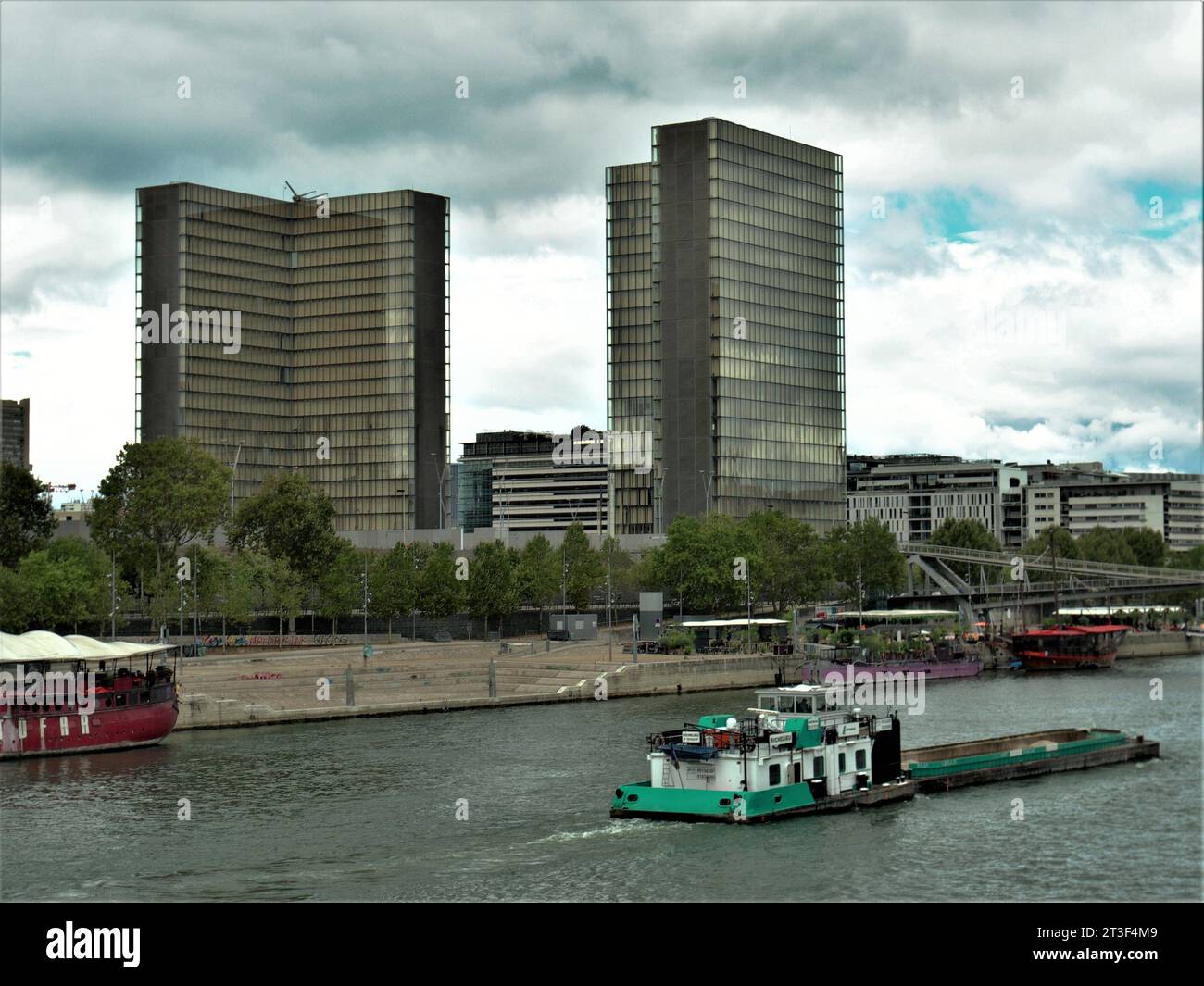 Towers are l shaped hi-res stock photography and images - Alamy