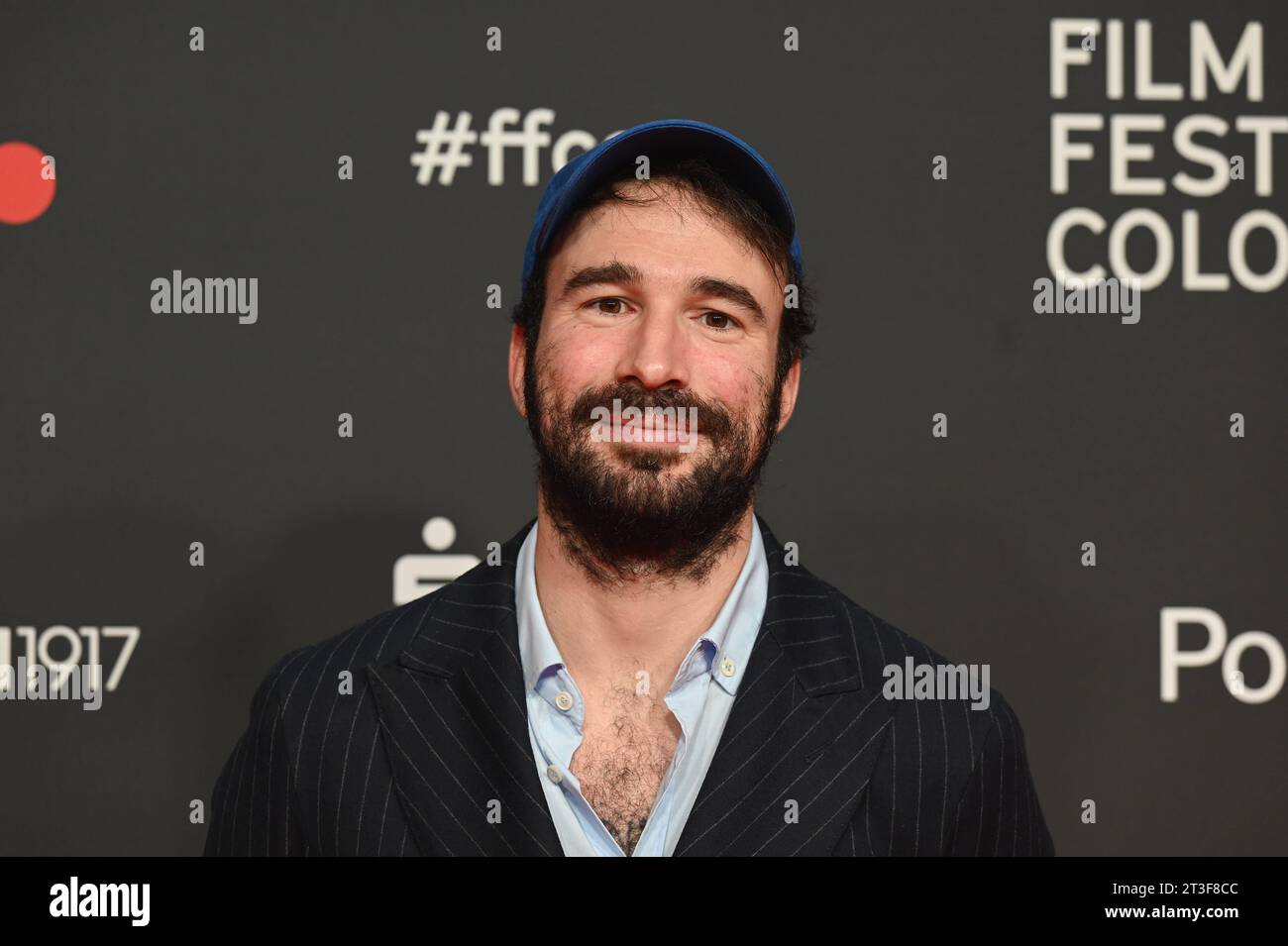 Schauspieler Julian Sark kommt zum Screening des Films Ein Schöner Ort ...