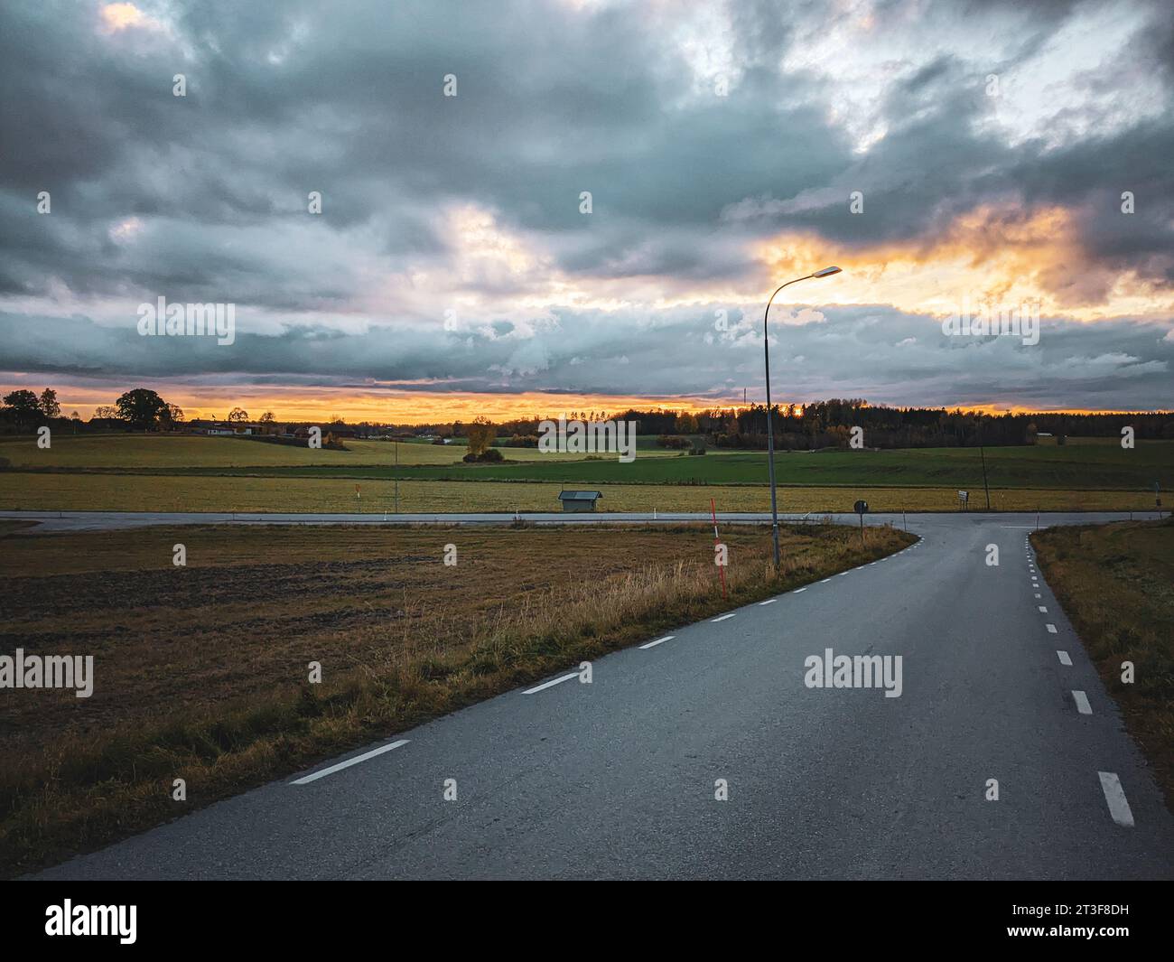 Empty road amidst field hi-res stock photography and images - Alamy