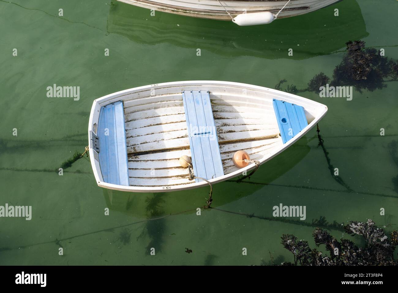 Boat mooring in small hi-res stock photography and images - Alamy