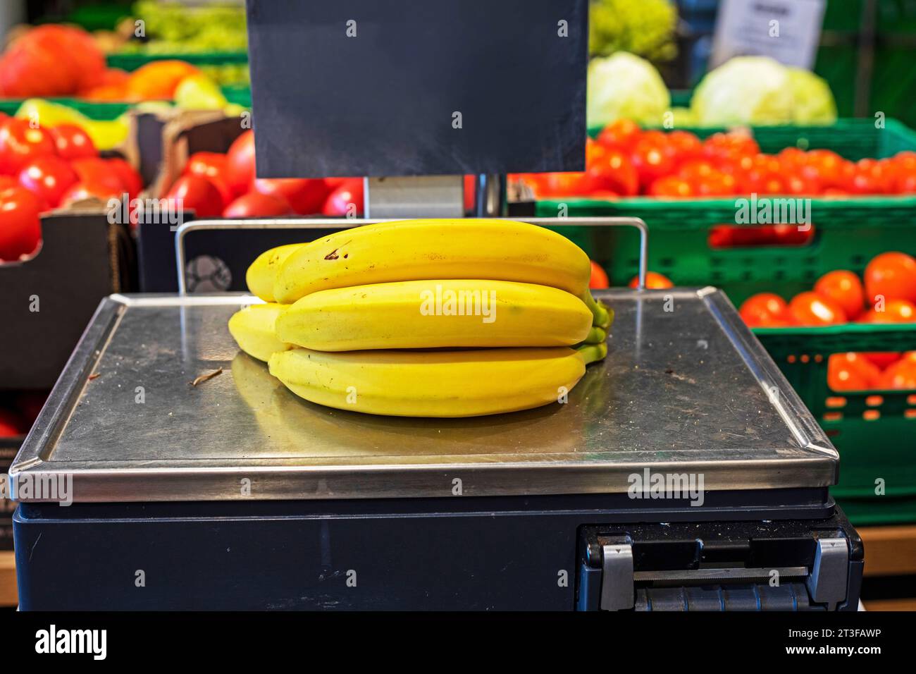 weighing a bunch of bananas on a scale in a supermarket Stock Photo - Alamy