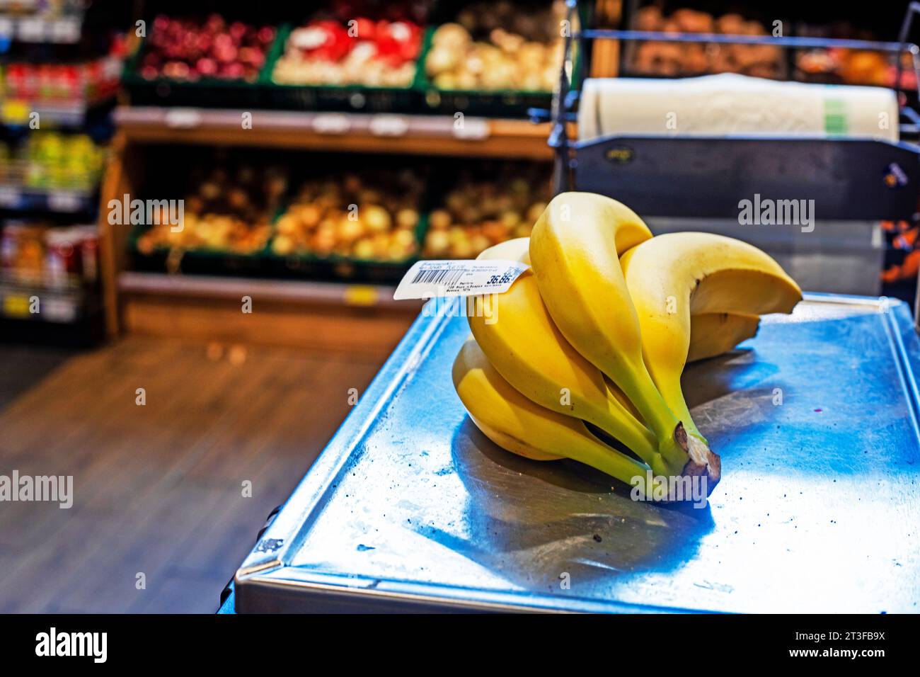 Bananas scale hi-res stock photography and images - Alamy