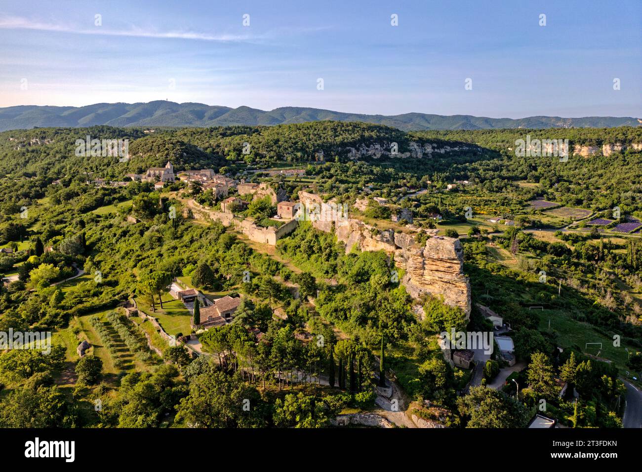 France, Vaucluse, Luberon regional nature park, Saignon, perched ...