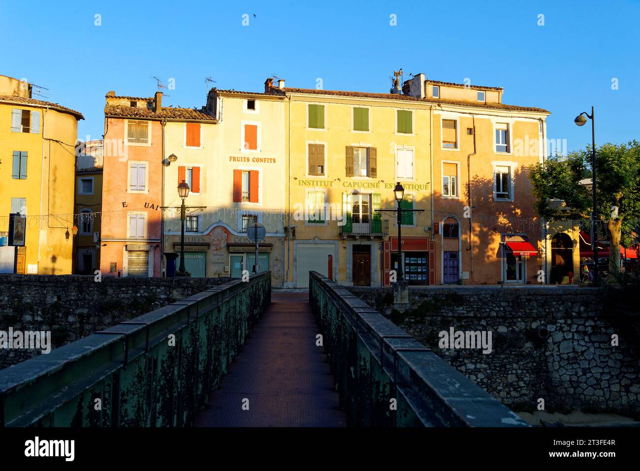 France, Vaucluse, Luberon, Apt, Quai de la Liberte (Liberty quay Stock ...