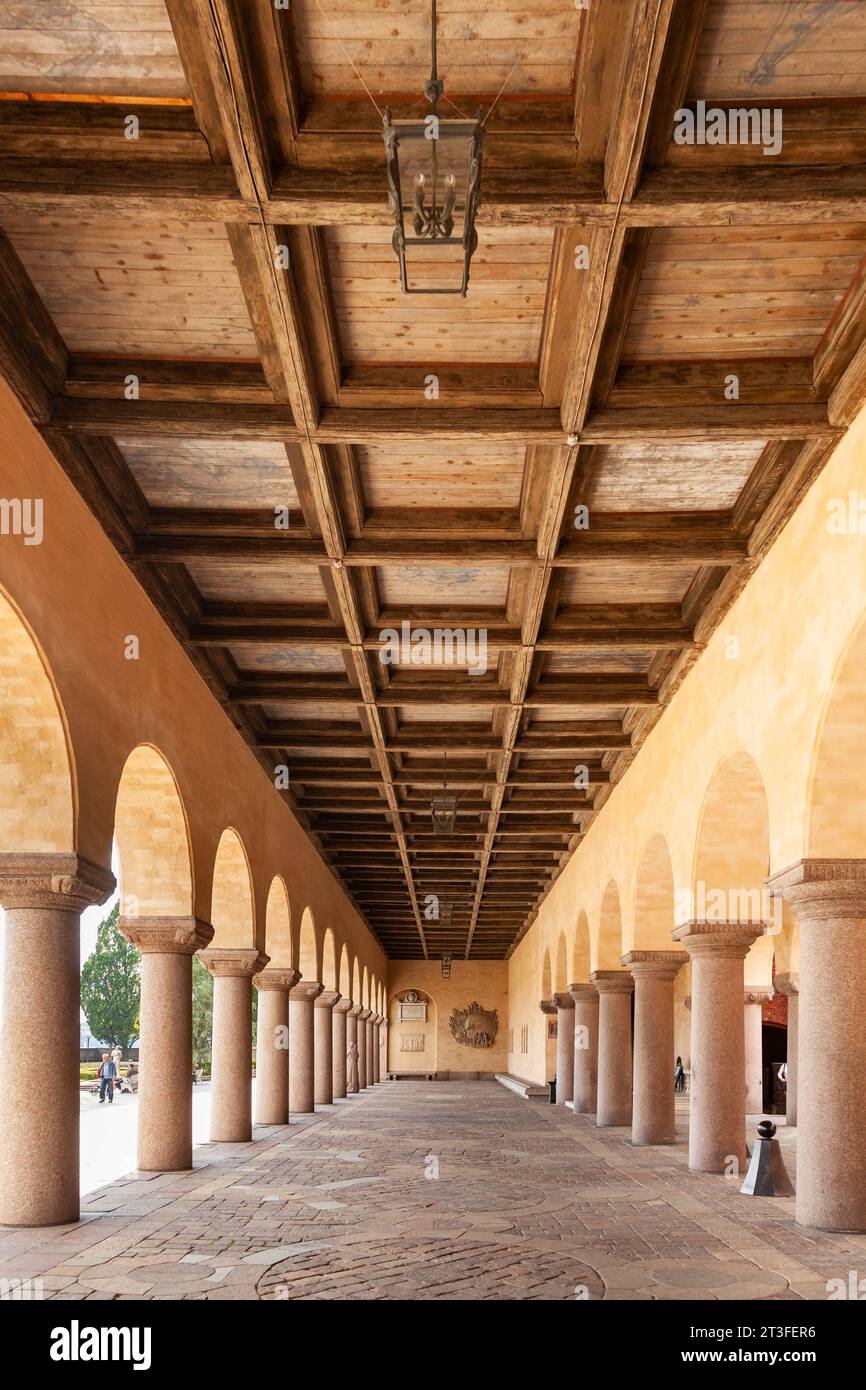 Wooden coffered ceiling hi-res stock photography and images - Alamy