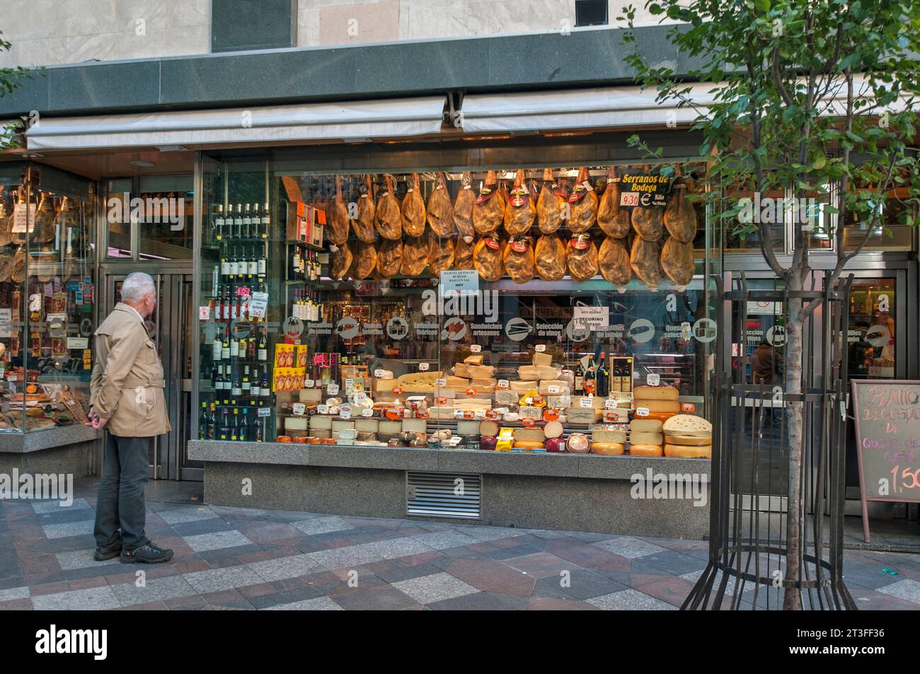 Delicatessen in madrid spain hi-res stock photography and images - Alamy
