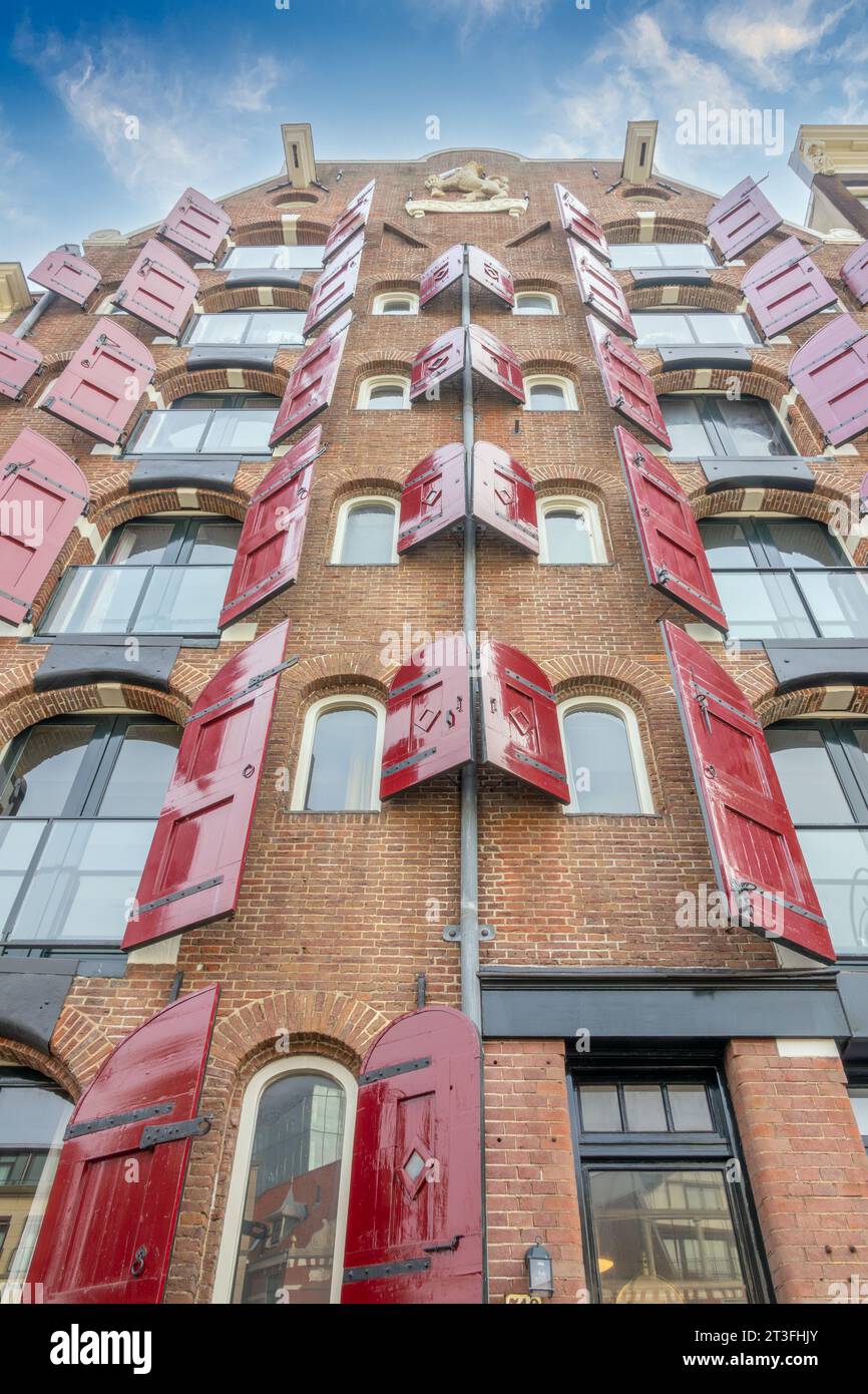 Sloping facade hi-res stock photography and images - Alamy