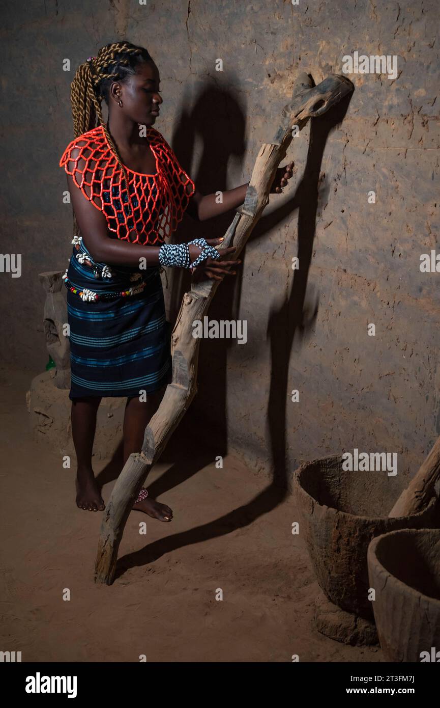 Senegal, Casamance, Ziguinchor district, woman of the Diola ethnic group wearing traditional ...