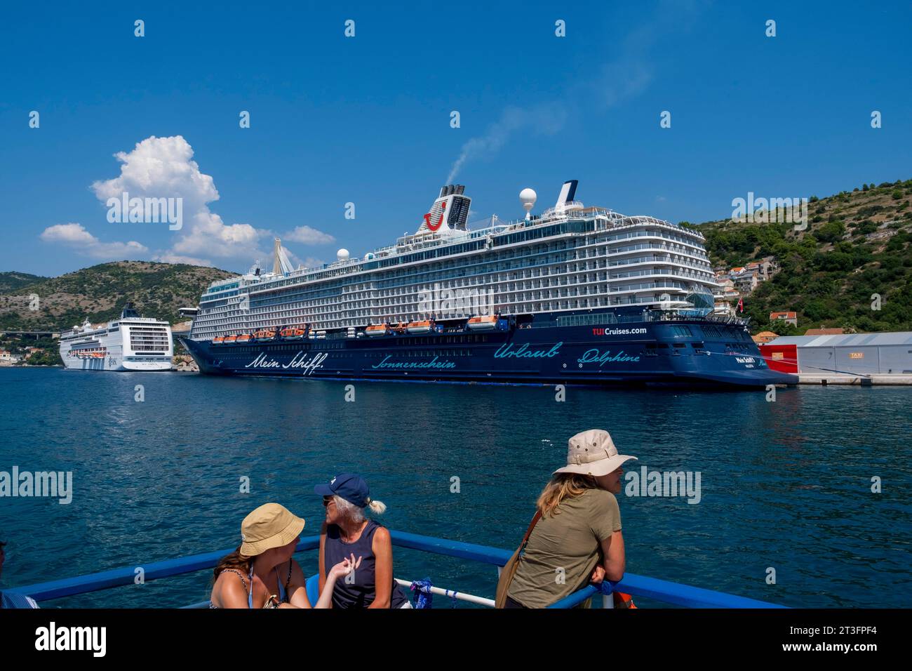 Cruise ships port gruz hi-res stock photography and images - Alamy
