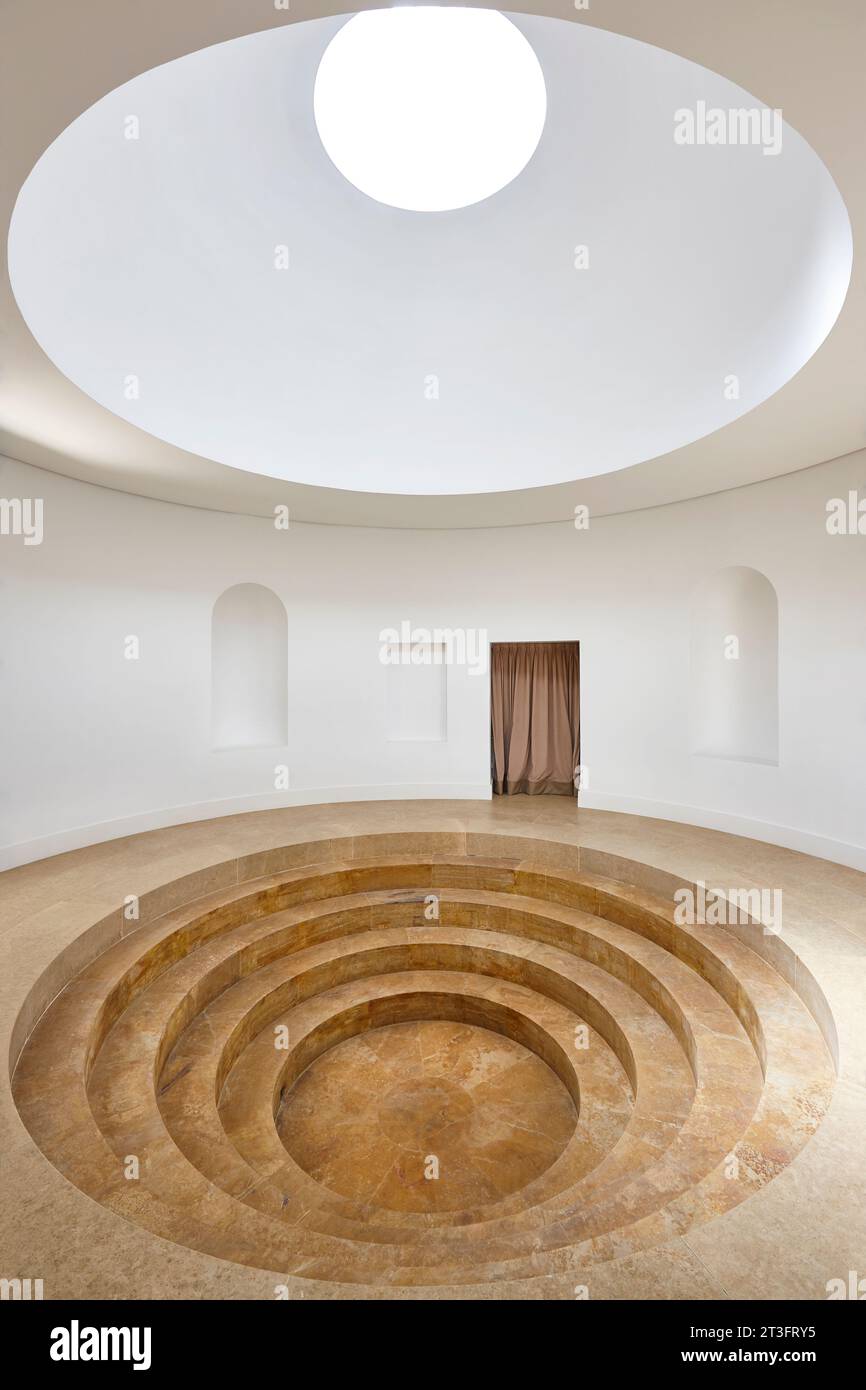 Historic Vista Alegre garden palace. Queen baths indoor. Madrid, Spain ...