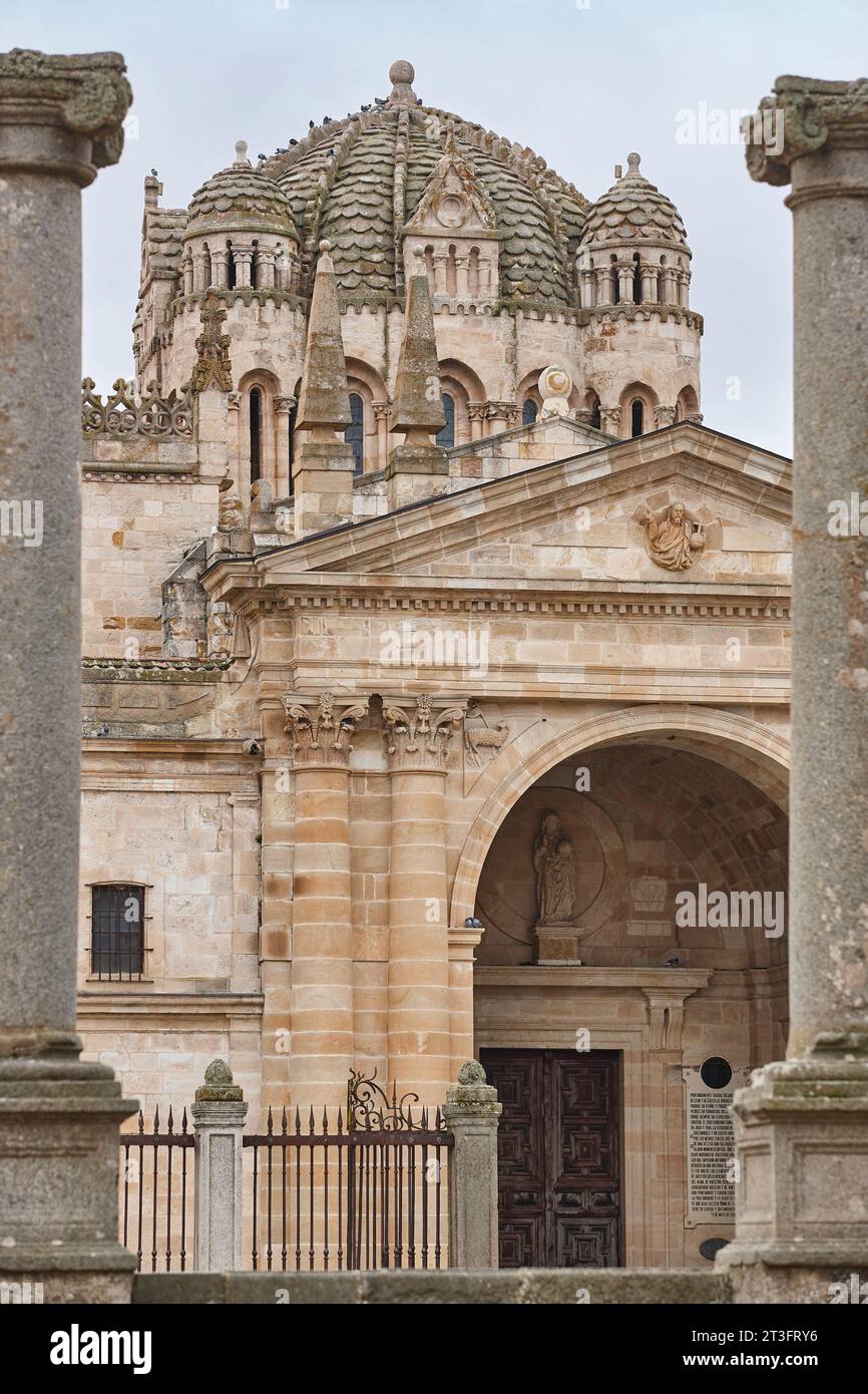 Zamora romanesque San Salvador cathedral with byzantine dome. Spain ...