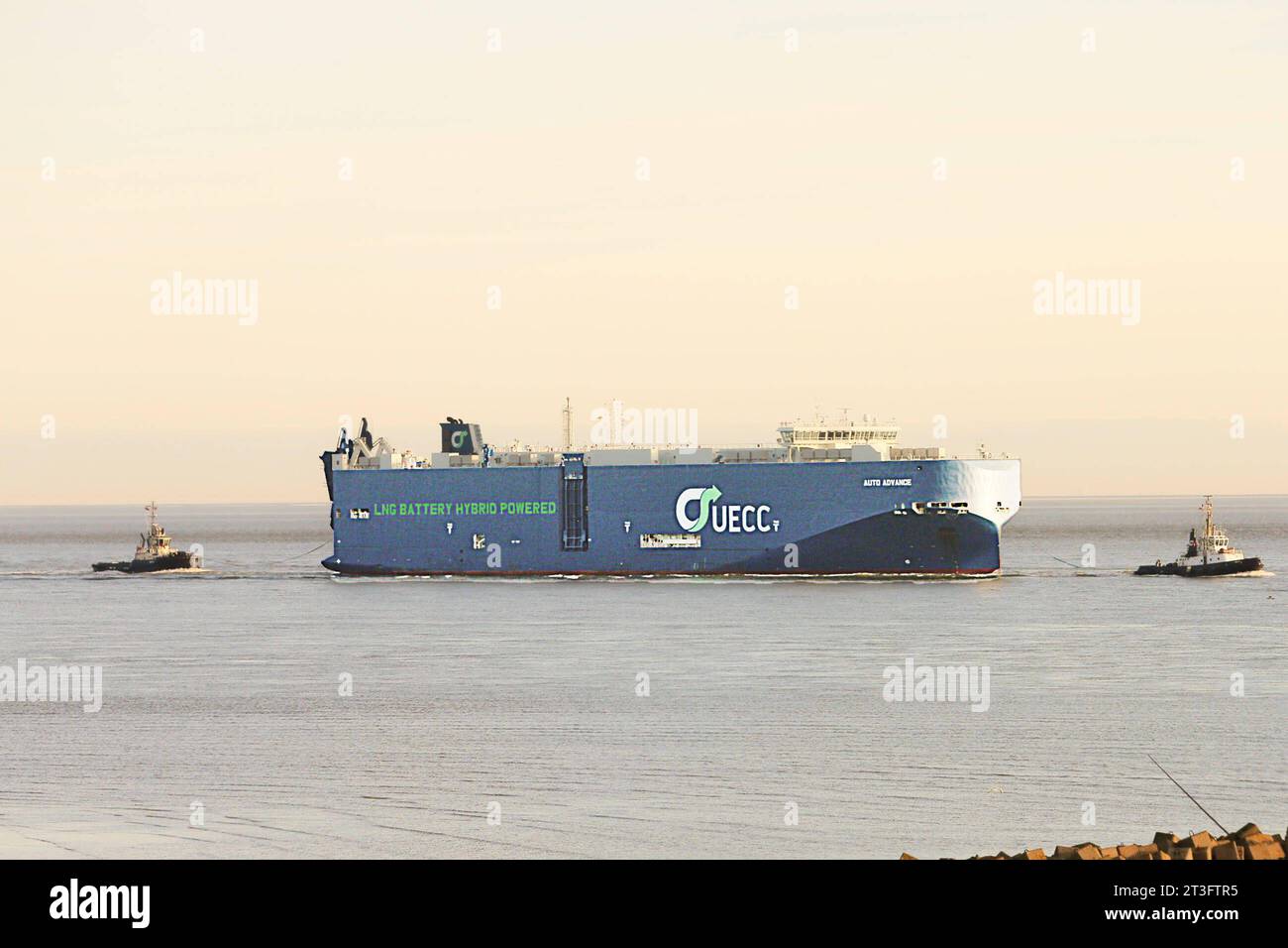 Transportschiff der Fa. UECC - hier gesehen am18.10.2023 vor der ...