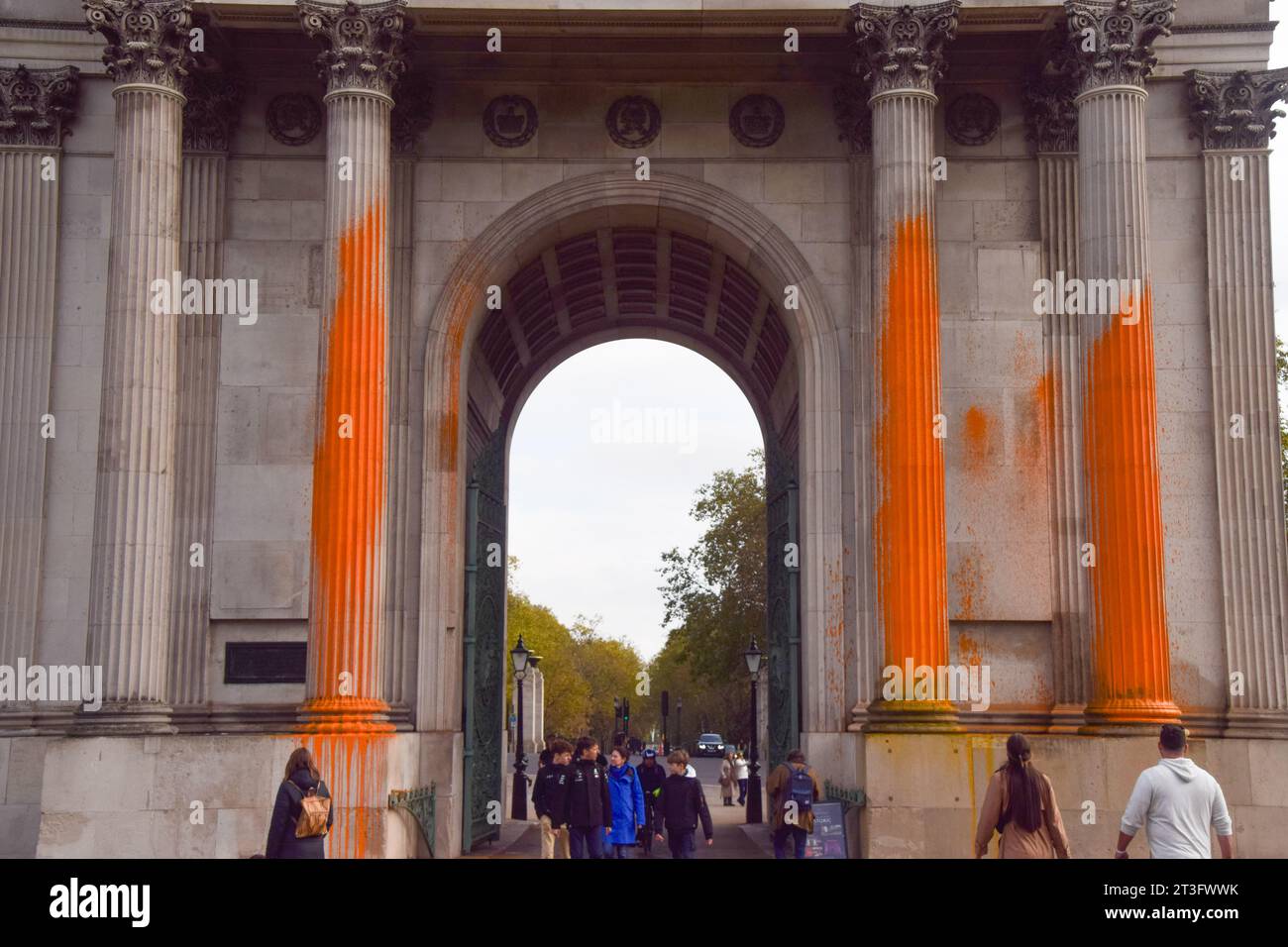 London, UK. 25th October 2023. Wellington Arch at Hyde Park Corner ...