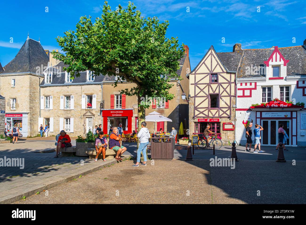 France, Loire-Atlantique, Guerande peninsula, Piriac-sur-Mer, place de ...