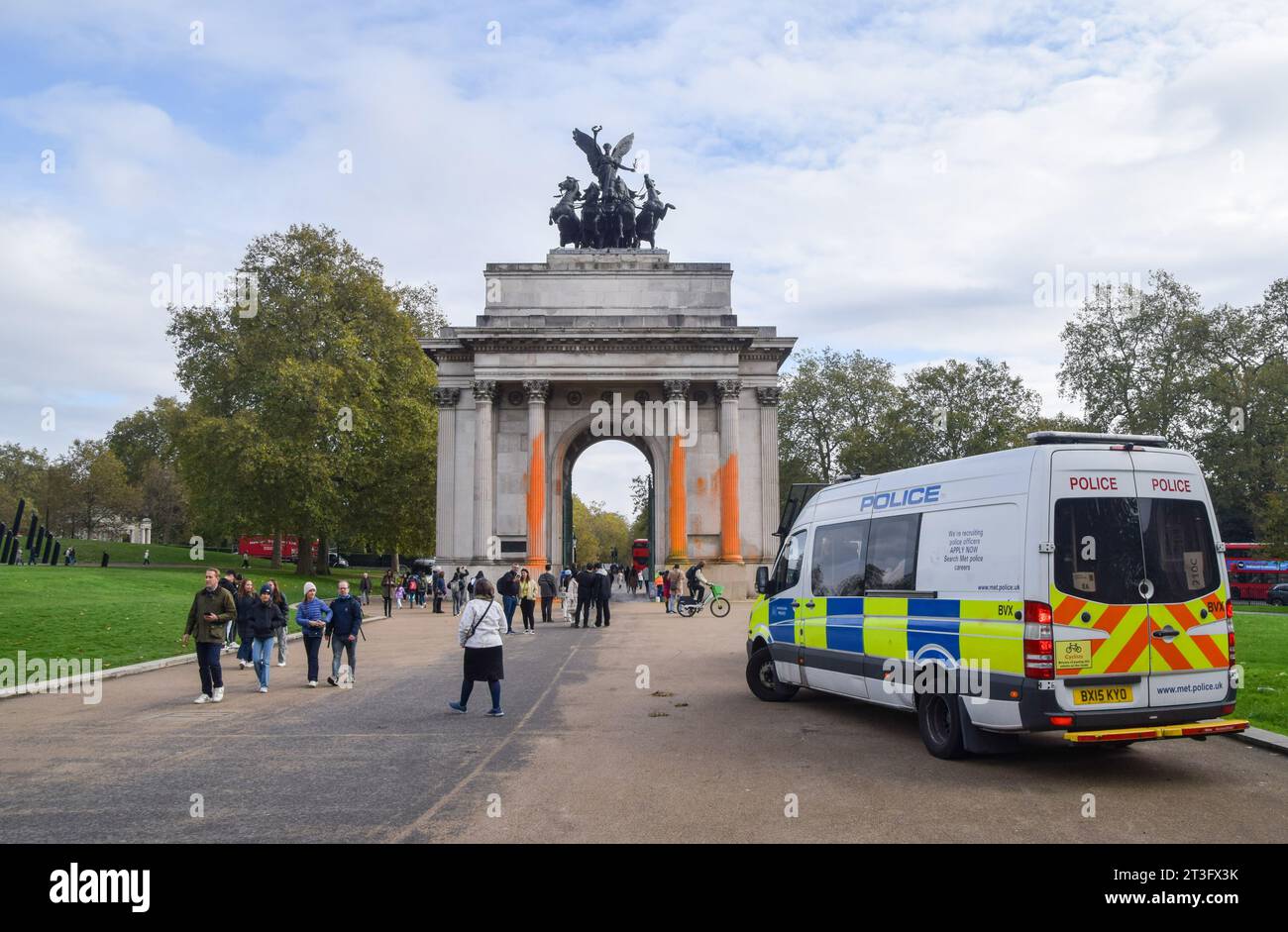 London, UK. 25th October 2023. Police on the scene after the Wellington ...