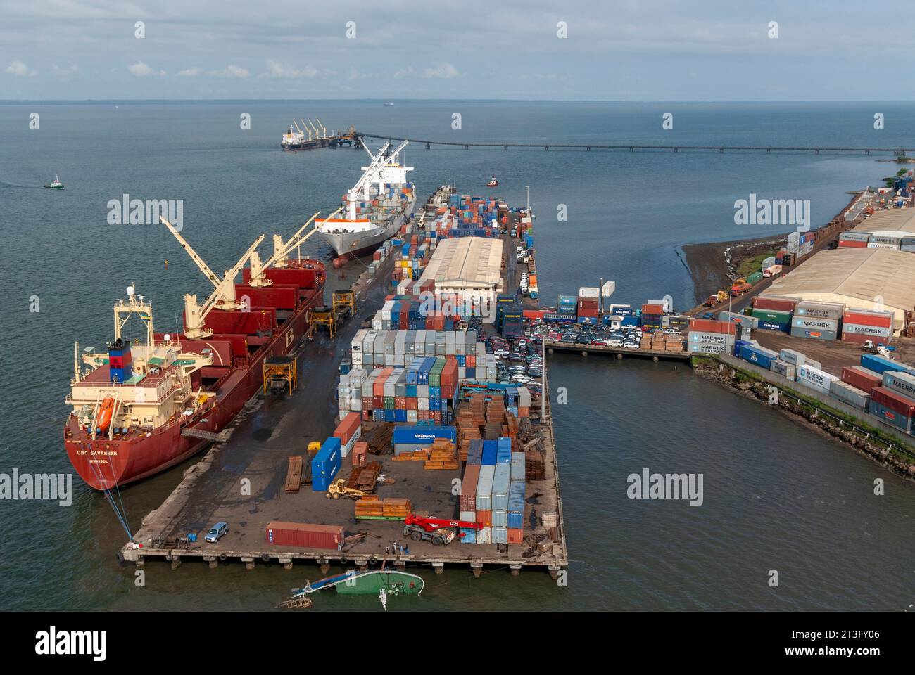 Container ships aerial hi-res stock photography and images - Alamy